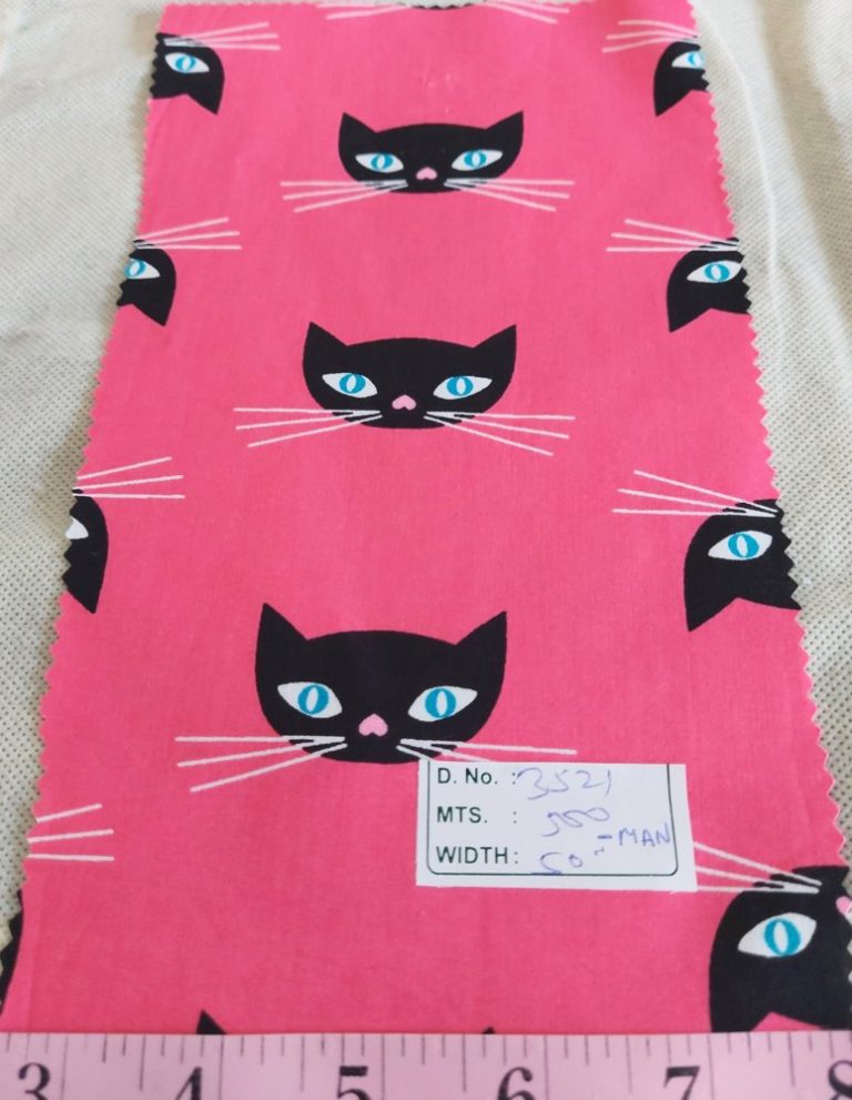 Cotton printed fabric with cats or kittens theme print